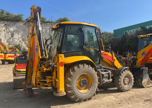 Hire a JCB 3CX